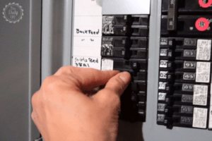 How to Replace an Electrical Outlet: A Step-by-Step Guide for Beginners ...